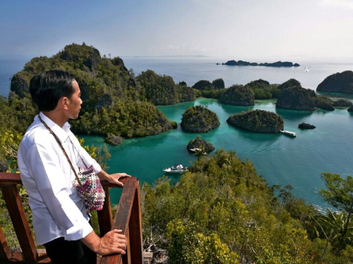 PIAYNEMO, BENTANGAN KARST SEPANJANG HORIZON FAVORIT MEDIA SOSIAL - Raja ...